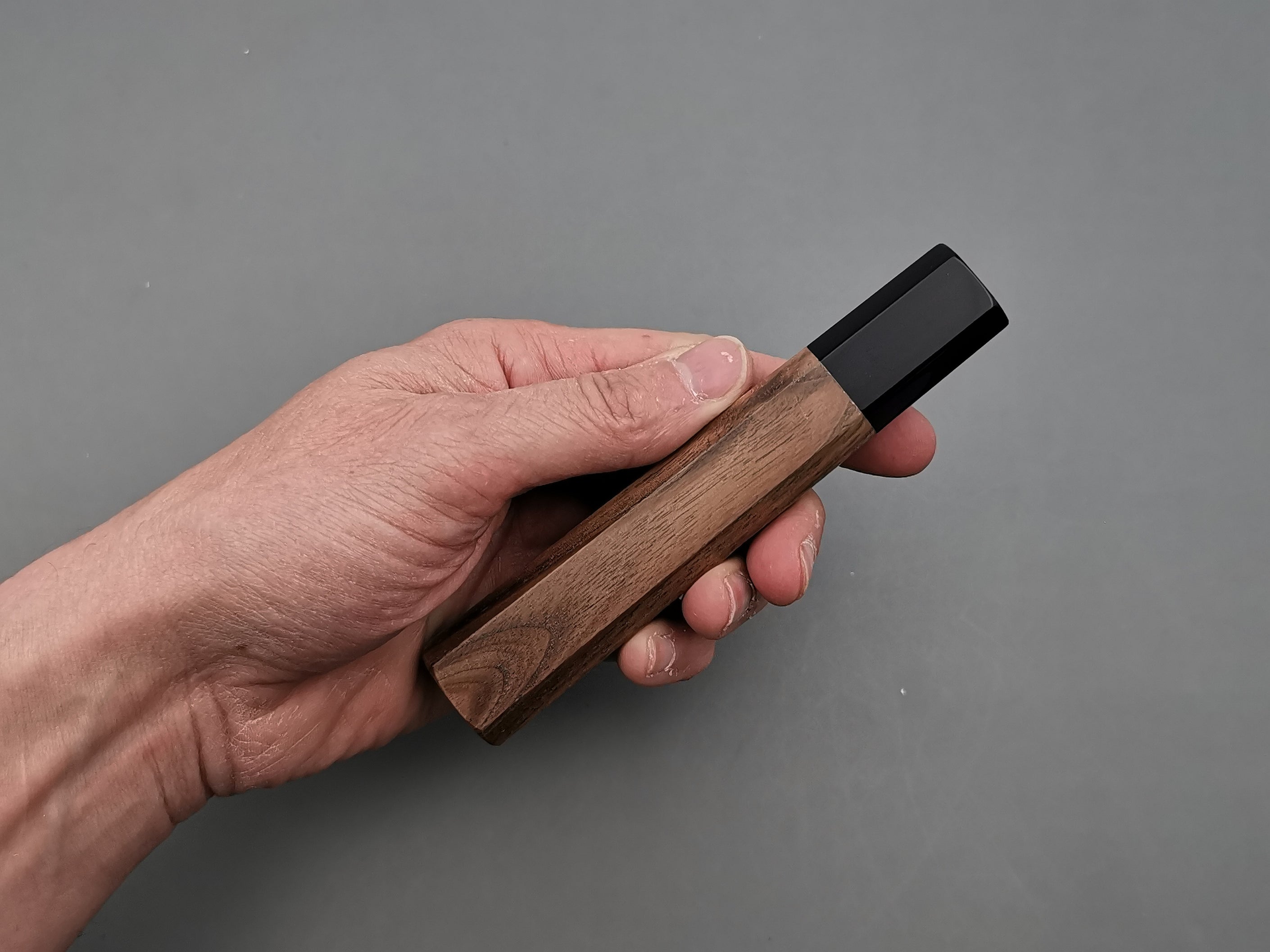 Octagonal Walnut handle – Cutting Edge Knives